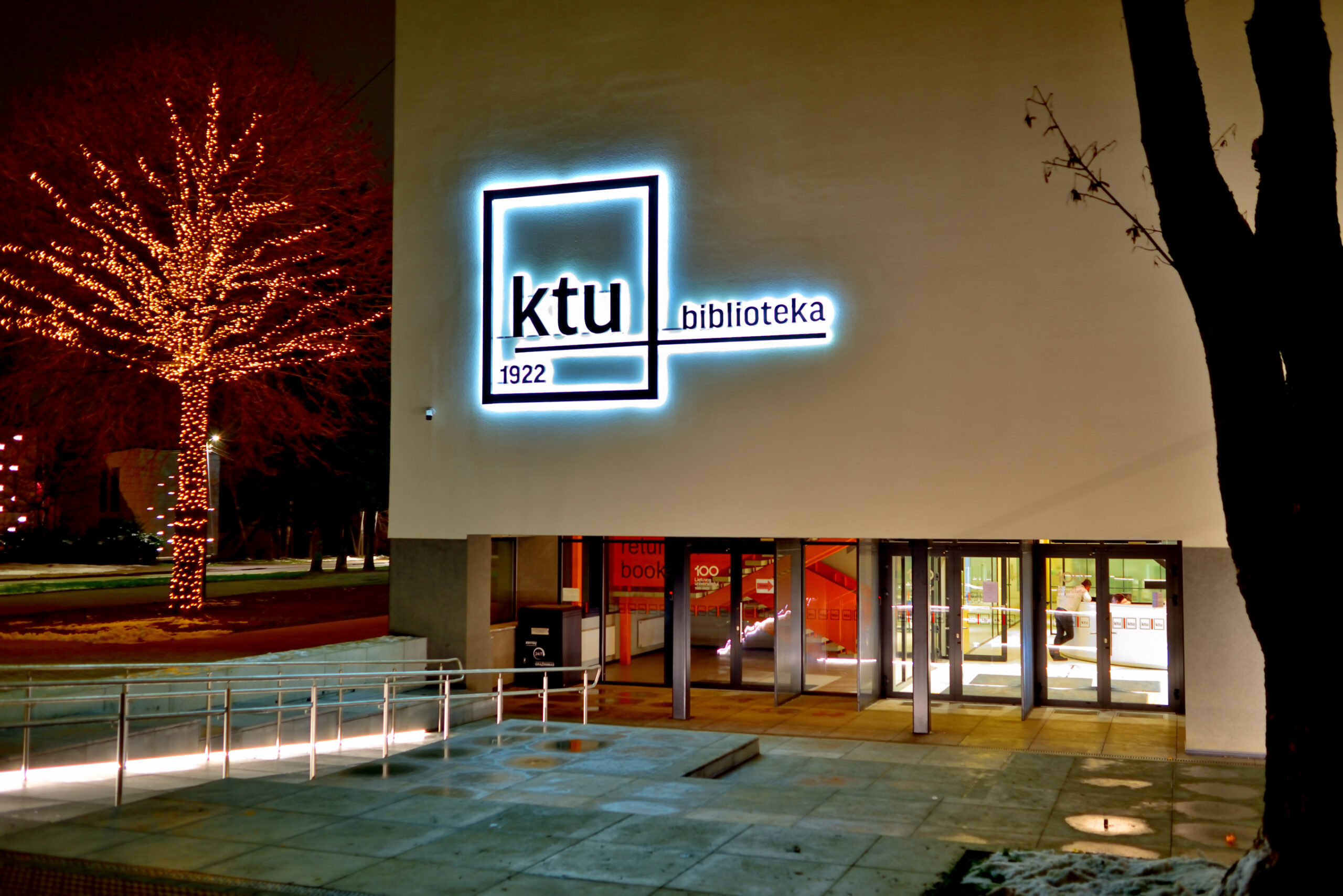 Kviečiame švęsti Universiteto miestelio bibliotekos 1-jį gimtadienį ...